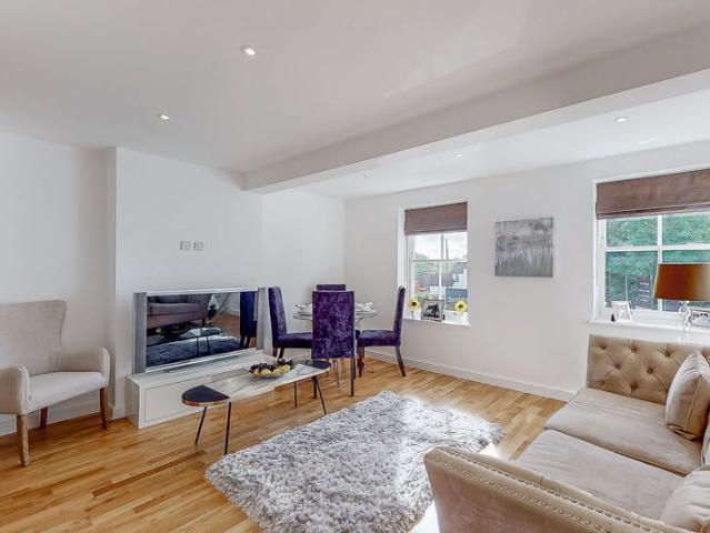 London Road North, Redhill RH1, 2 bed flat to rent, £1,725 pcm | PrimeLocation