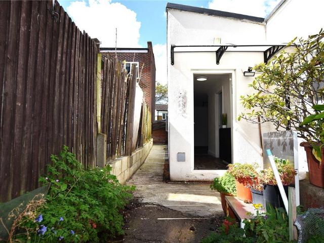 London Road, Norbury, SW16 1 bed apartment to rent £1,450 pcm £335 pw