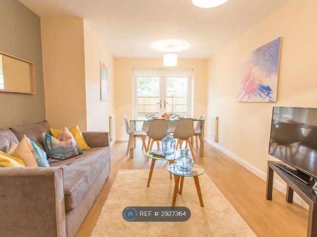 London Road, Oxford OX3, 3 bed flat to rent, £2,700 pcm | PrimeLocation