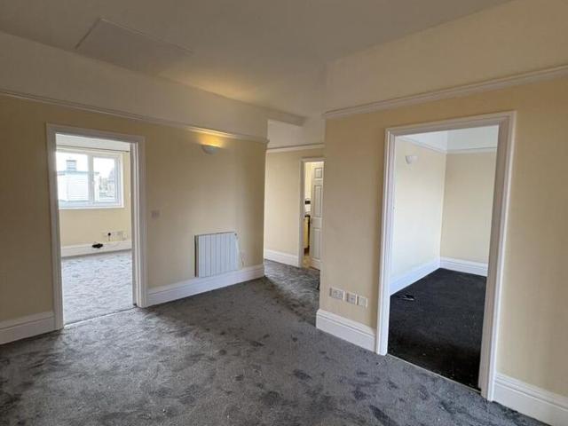 London Road Pakefield, Lowestoft NR33, 2 bed flat to rent, £725 pcm | PrimeLocation