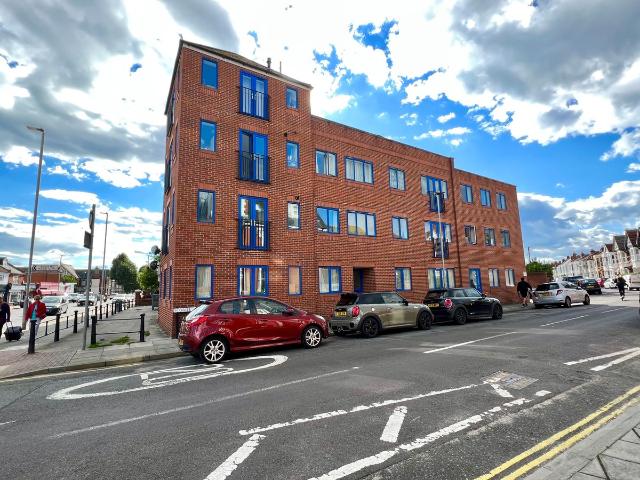 London Road, Portsmouth PO2, 2 bed flat to rent, £1,050 pcm | PrimeLocation
