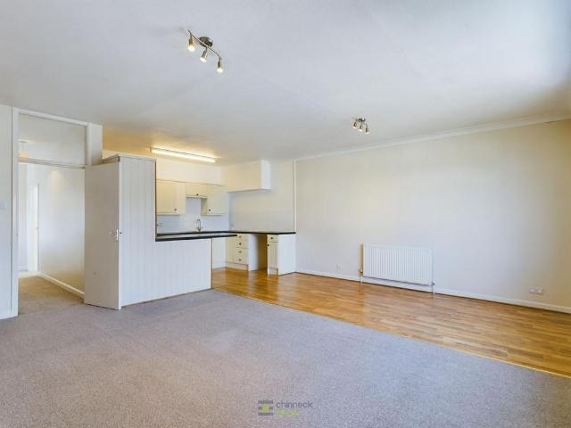 London Road, Portsmouth, PO2 2 bed flat to rent £1,125 pcm £260 pw