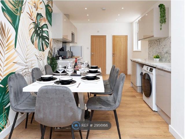 London Road, Portsmouth PO2, 3 bed flat to rent, £1,600 pcm | PrimeLocation