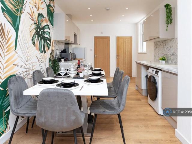 London Road, Portsmouth, PO2 3 bed flat to rent £1,600 pcm £369 pw