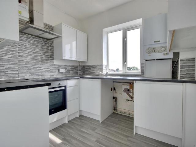 London Road, Portsmouth PO2, 3 bed flat to rent, £1,050 pcm | PrimeLocation