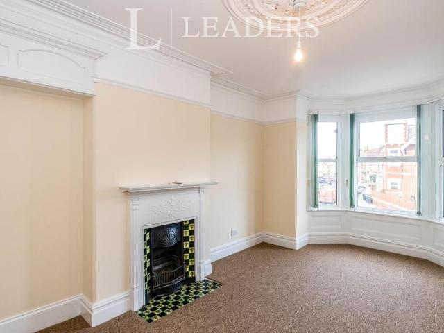 London Road, PO2 3 bed flat to rent £1,275 pcm £294 pw