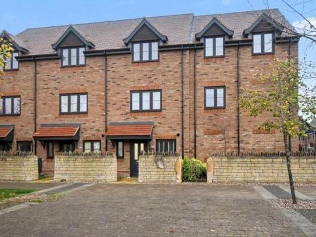 London Road, Priors Hall Park, 3 Bedroom Town