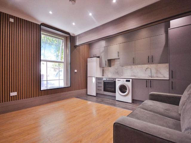 London Road, Reading, Berkshire RG1, 2 bed flat to rent, £1,450 pcm | PrimeLocation