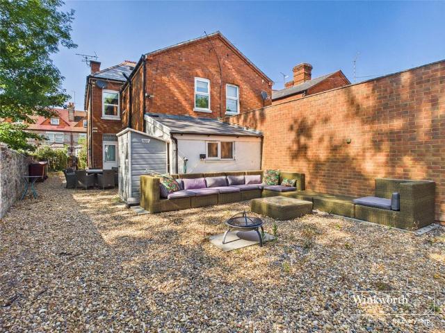 London Road, Reading, Berkshire, RG1 6 bed end of terrace house to rent £3,500 pcm £808 pw