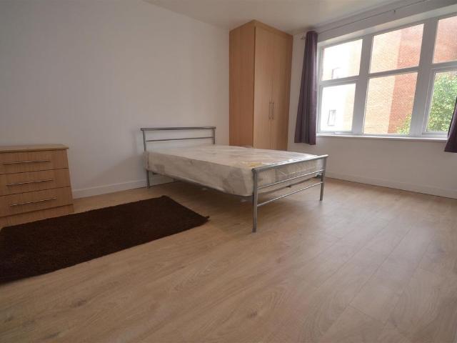 London Road, Reading, Berkshire RG1, Studio to rent, £865 pcm | PrimeLocation