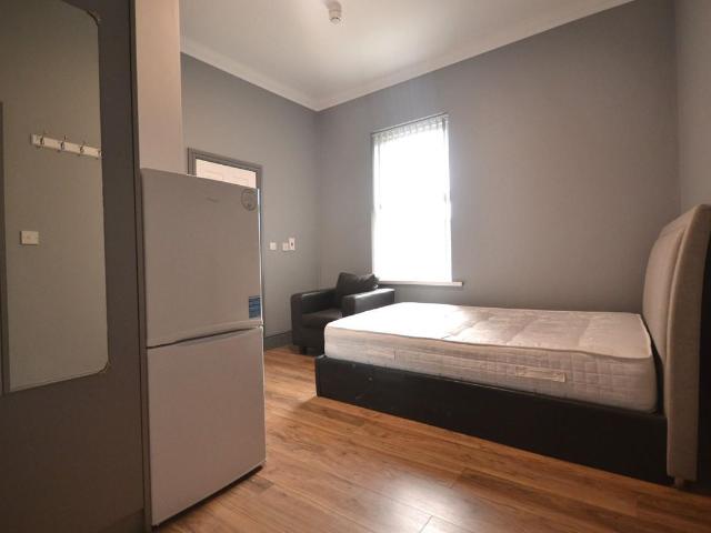 London Road, Reading, Berkshire RG1, Studio to rent, £895 pcm | PrimeLocation