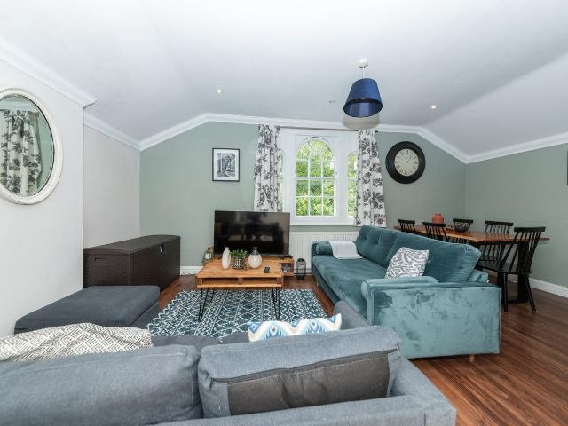 London Road, Reading RG1, 2 bed flat to rent, £2,740 pcm | PrimeLocation