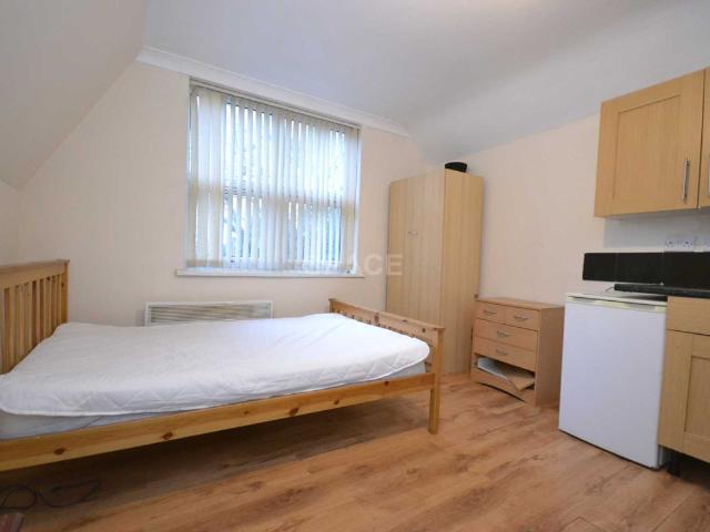 London Road, Reading RG1, Studio to rent, £750 pcm | PrimeLocation