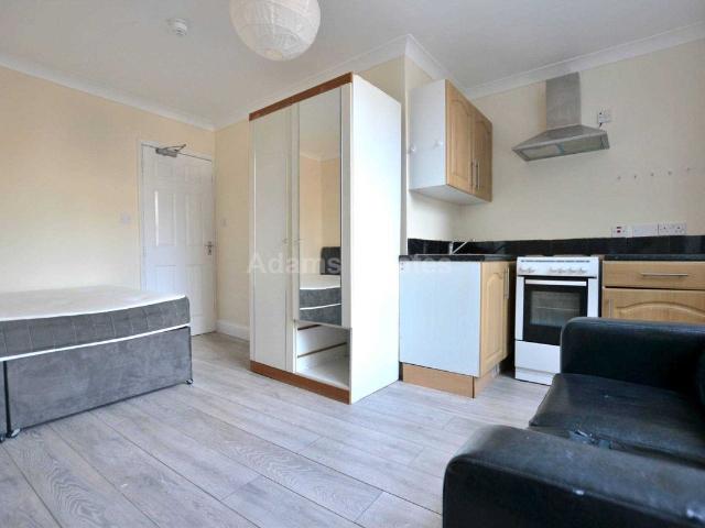 London Road, Reading RG1, Studio to rent, £750 pcm | PrimeLocation