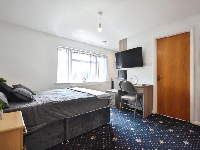 London Road, Reading RG1, Studio to rent, £995 pcm | PrimeLocation