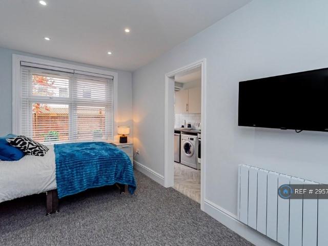 London Road, Reading, RG1 Studio to rent £1,095 pcm £253 pw