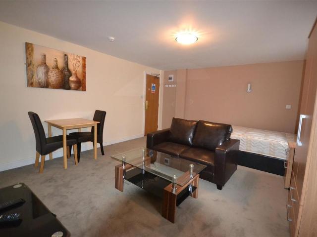 London Road, Reading RG1, Studio to rent, £1,100 pcm | PrimeLocation
