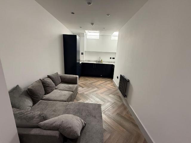 London Road, Romford RM7, 1 bed flat to rent, £1,500 pcm | PrimeLocation