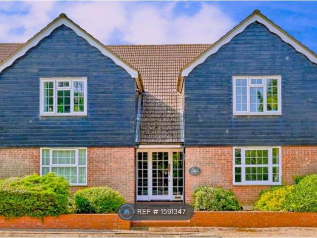 London Road, Saffron Walden CB10, 2 bed flat to rent, £1,200 pcm | PrimeLocation