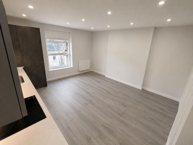 London Road, Sevenoaks TN13, 2 bed flat to rent, £1,745 pcm | PrimeLocation