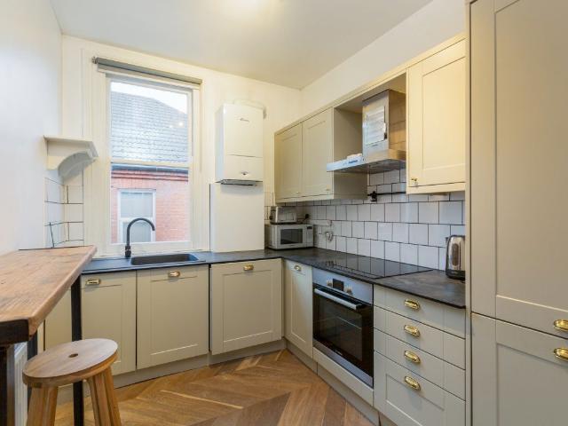 London Road, Sevenoaks TN13, 2 bed flat to rent, £1,875 pcm | PrimeLocation