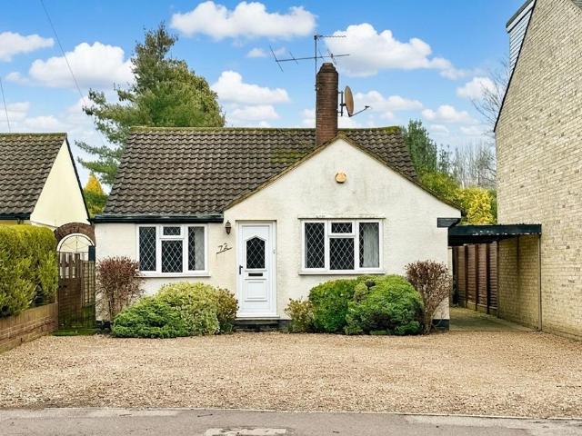 London Road, Shenley, WD7 3 bed detached bungalow to rent £2,750 pcm £635 pw