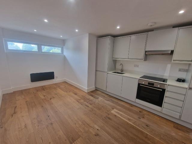 London Road, Sittingbourne ME10, 1 bed flat to rent, £850 pcm | PrimeLocation