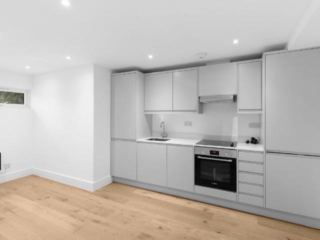 London Road, Sittingbourne ME10, 1 bed flat to rent, £950 pcm | PrimeLocation
