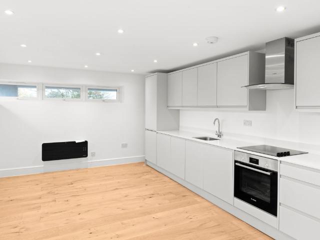 London Road, Sittingbourne ME10, 1 bed flat to rent, £995 pcm | PrimeLocation
