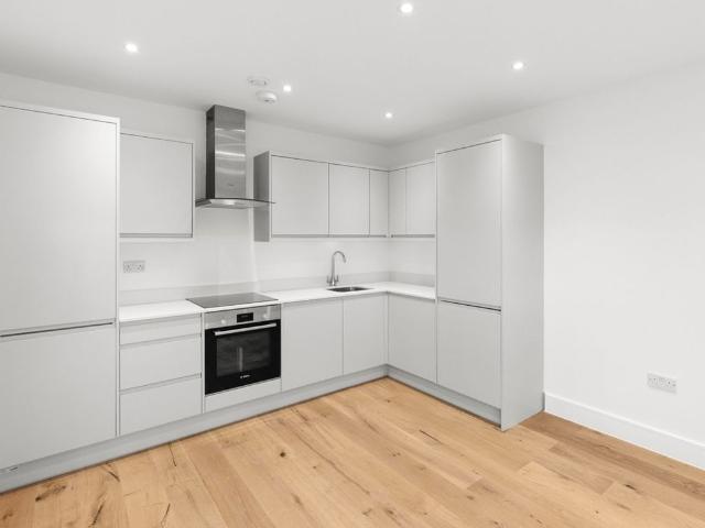 London Road, Sittingbourne ME10, 1 bed flat to rent, £925 pcm | PrimeLocation