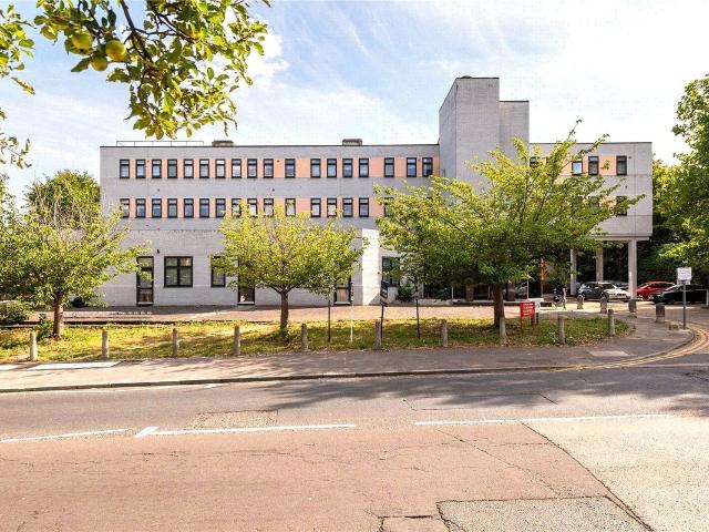 London Road, Sittingbourne, Kent ME10, 1 bed flat to rent, £995 pcm | PrimeLocation