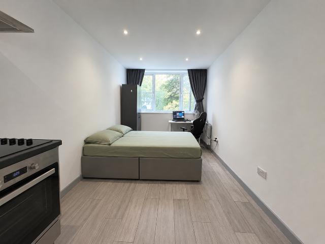 London Road, Southampton SO15, Studio to rent, £750 pcm | PrimeLocation