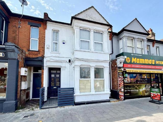 London Road, Southend on Sea 2 bed apartment to rent £1,695 pcm £391 pw