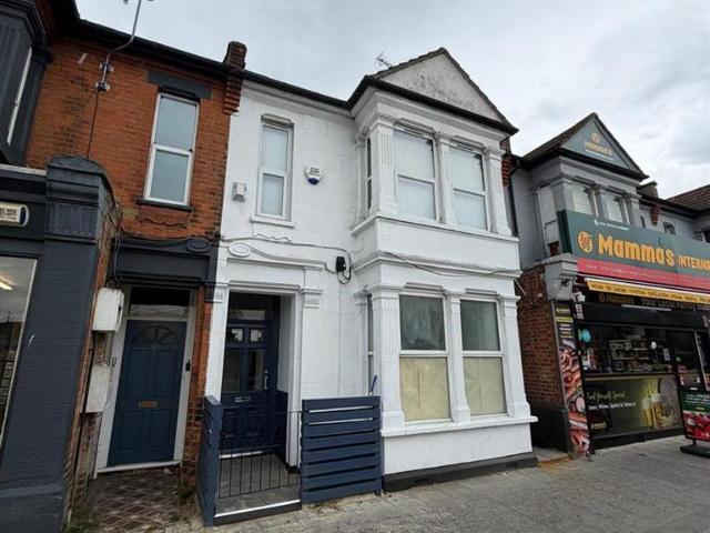 London Road, Southend on Sea 2 bed apartment to rent £1,795 pcm £414 pw