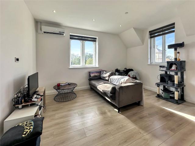 London Road, Slough, Berkshire SL3, 1 bed flat to rent, £1,500 pcm | PrimeLocation