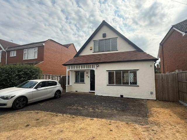 London Road, Slough SL3 3 bed bungalow to rent £2,850 pcm £658 pw