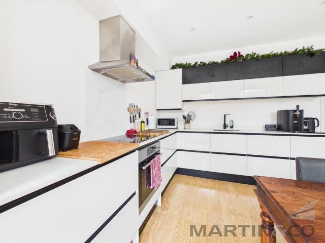 London Road, St Albans 2 bed apartment to rent £1,750 pcm £404 pw