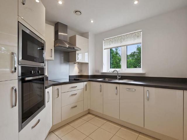 London Road, St Albans AL1 2 bed retirement property to rent £4,400 pcm £1,015 pw
