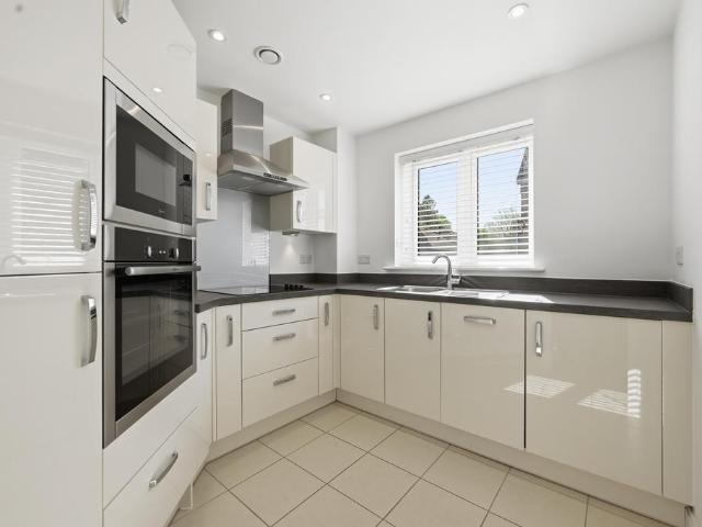 London Road, St Albans AL1 2 bed retirement property to rent £5,300 pcm £1,223 pw