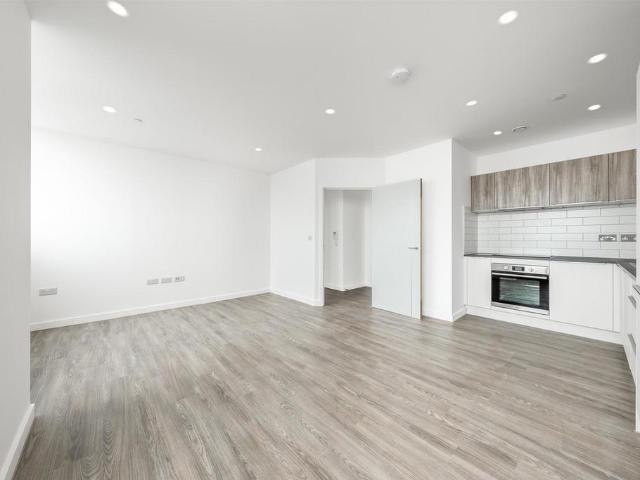 London Road, St. Leonards On Sea TN37 2 bed apartment to rent £1,195 pcm £276 pw