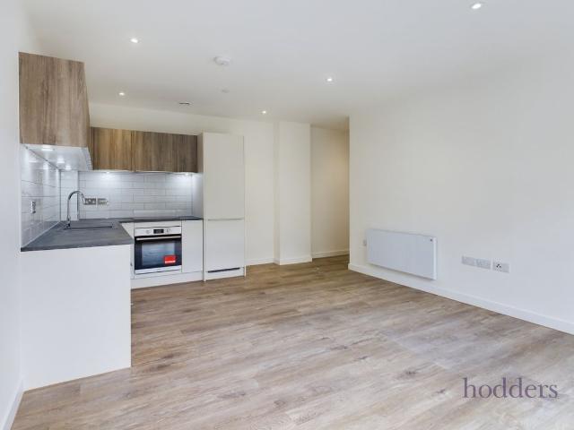 London Road, Staines Upon Thames, Surrey TW18, 1 bed flat to rent, £1,430 pcm | PrimeLocation