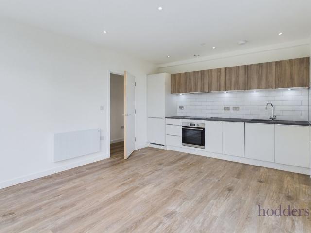 London Road, Staines Upon Thames, Surrey TW18, 2 bed flat to rent, £1,795 pcm | PrimeLocation