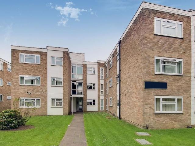London Road, Stanmore, HA7 2 bed flat to rent £1,895 pcm £437 pw