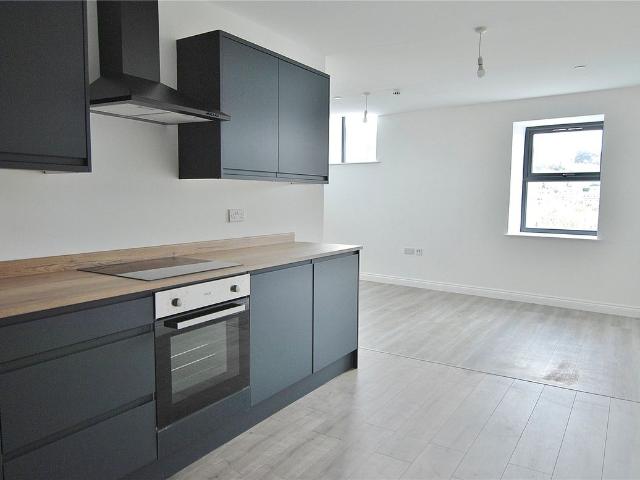 London Road, Stroud, Gloucestershire GL5, 2 bed flat to rent, £1,000 pcm | PrimeLocation