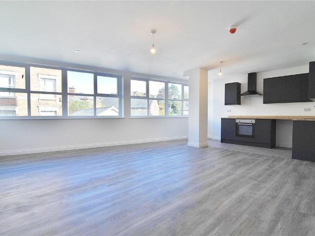 London Road, Stroud, Gloucestershire GL5, 2 bed flat to rent, £1,000 pcm | PrimeLocation
