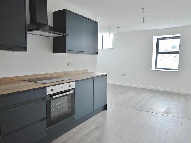 London Road, Stroud, Gloucestershire. 2 bed apartment to rent £1,000 pcm £231 pw