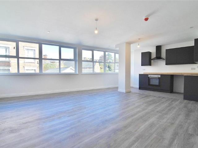 London Road, Stroud, Gloucestershire. 2 bed apartment to rent £1,000 pcm £231 pw