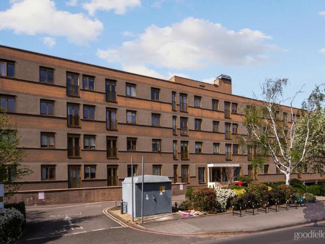 London Road, Surrey SM3 2 bed apartment to rent £1,650 pcm £381 pw