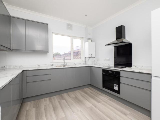 London Road, Sutton SM3 3 bed apartment to rent £2,100 pcm £485 pw