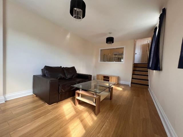 London Road SW16, 2 bed flat to rent, £1,700 pcm | PrimeLocation